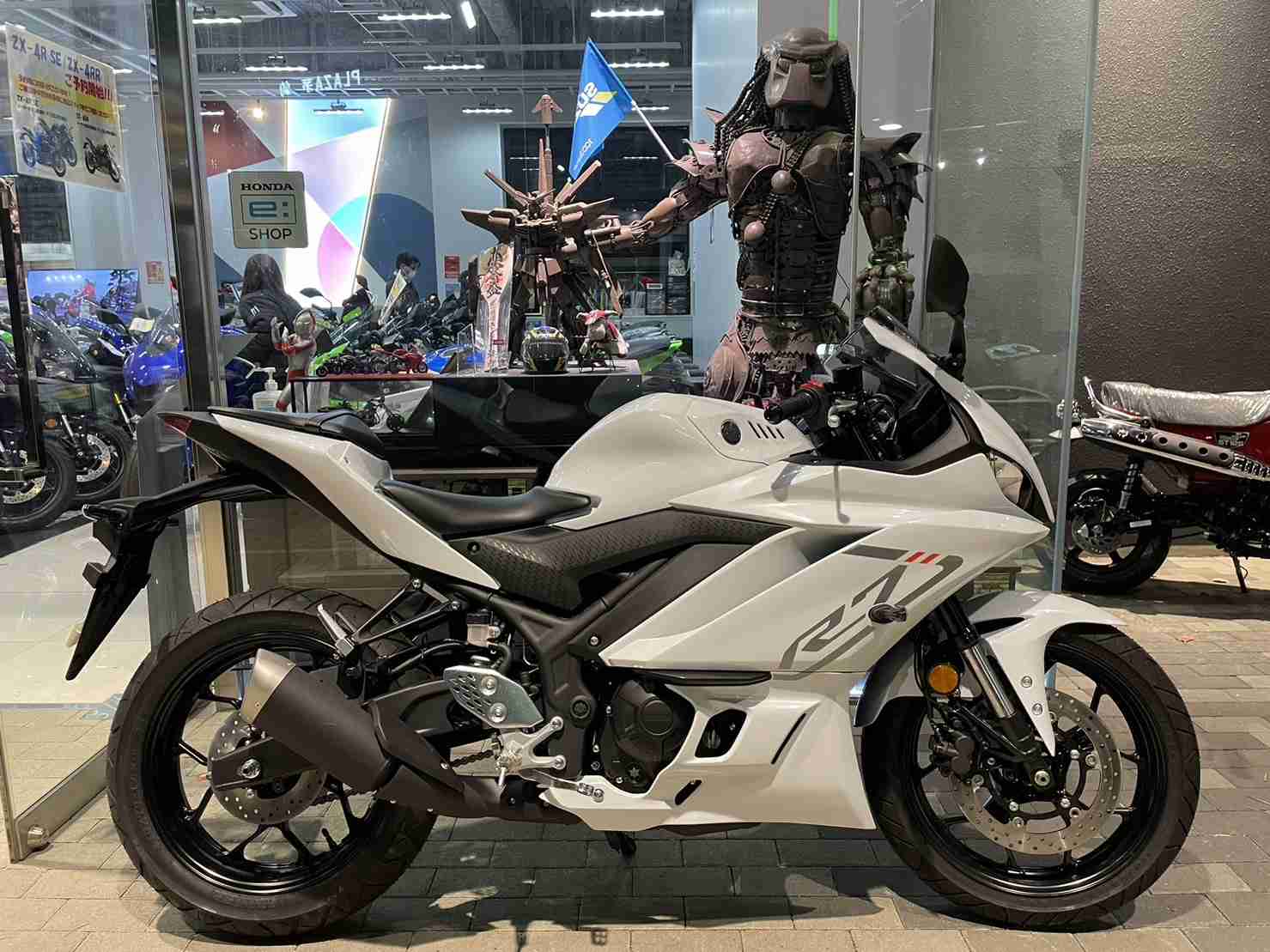 ヤマハ/YZF-R25 カスタム [バイク探し] | U-MEDIA (ユーメディア) | - 中古バイク・新車バイク探しの決定版！神奈川・東京でバイク探すならユーメディア！