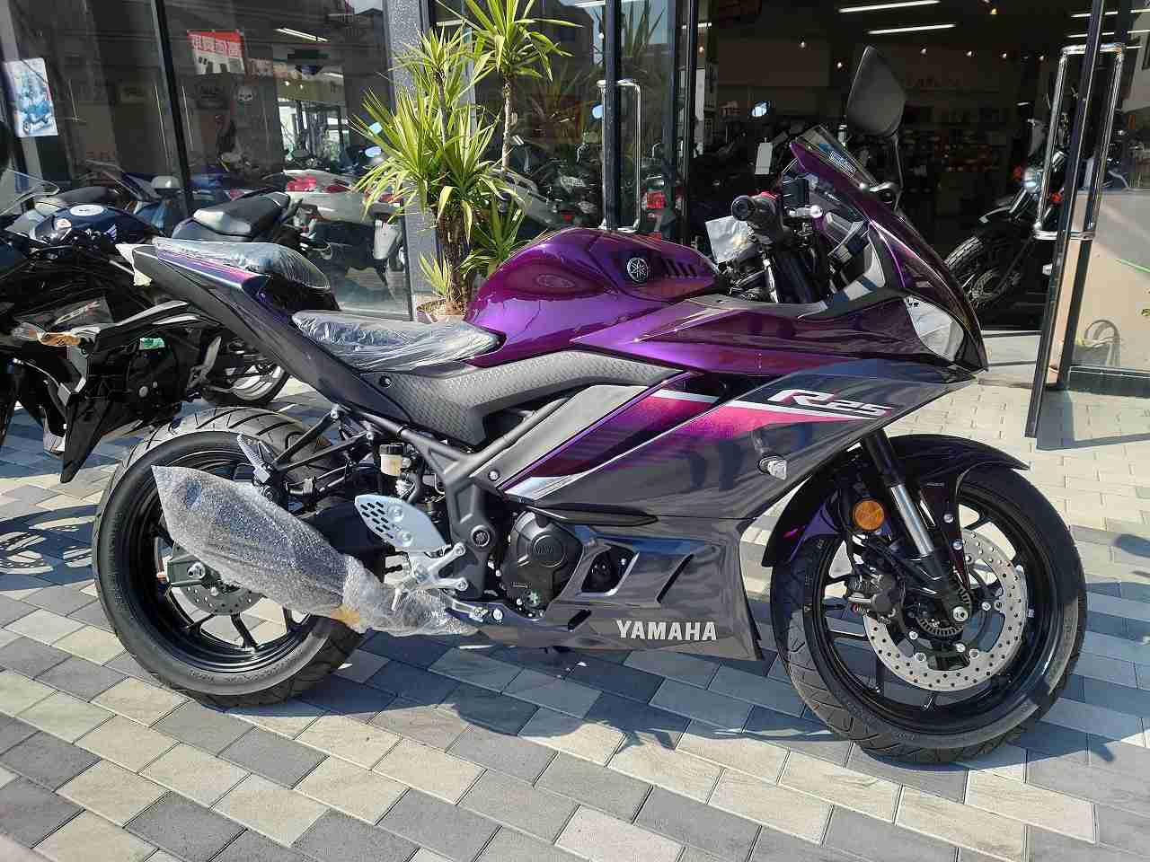 ヤマハ/YZF-R25 [バイク探し] | U-MEDIA (ユーメディア) | - 中古バイク・新車バイク探しの決定版！神奈川・東京でバイク探すならユーメディア！